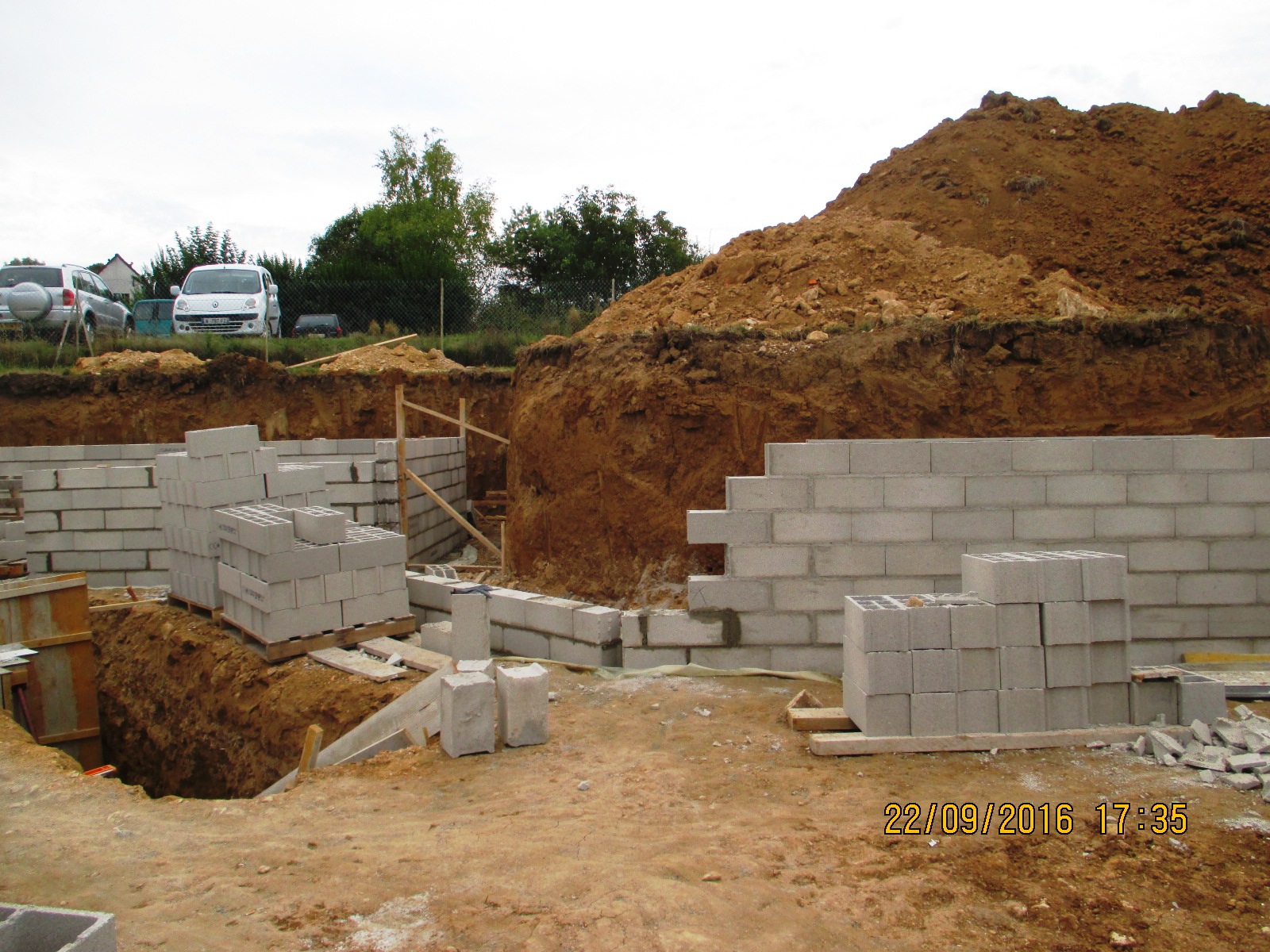 Fondations et construction murs sous-sol – La Maison de Nat, Loren & Joël